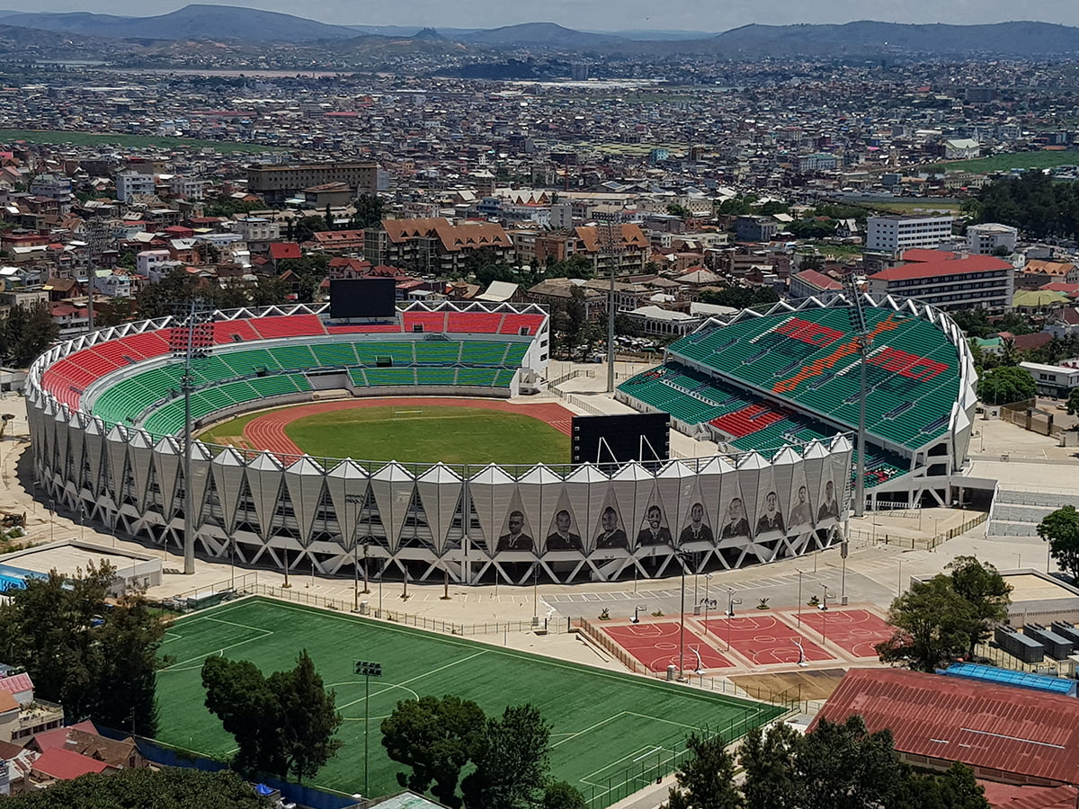 Quelles sont les conditions pour l'homologation du stade Barea par la FIFA?