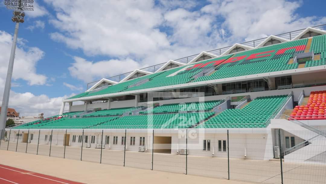 Renouvellement complet de la pelouse au stade Barea