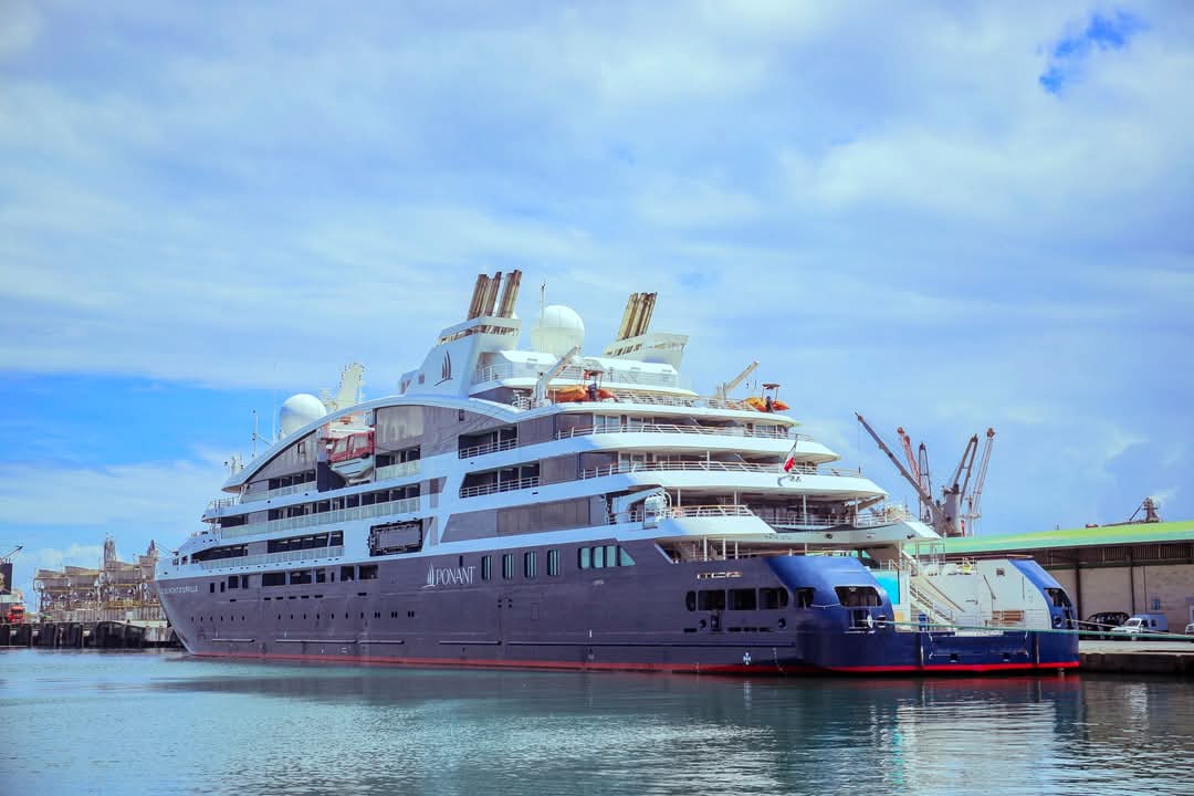 TOURISME DE CROISIERE – Le navire Dumont d’Urville accoste au port de ...