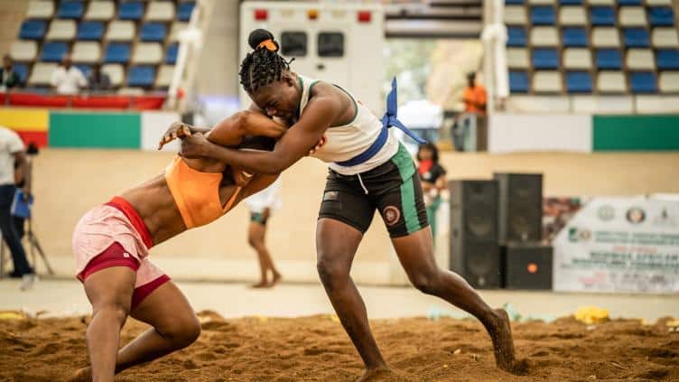 Au tournoi de lutte de la Cedeao, les femmes au combat pour la première ...