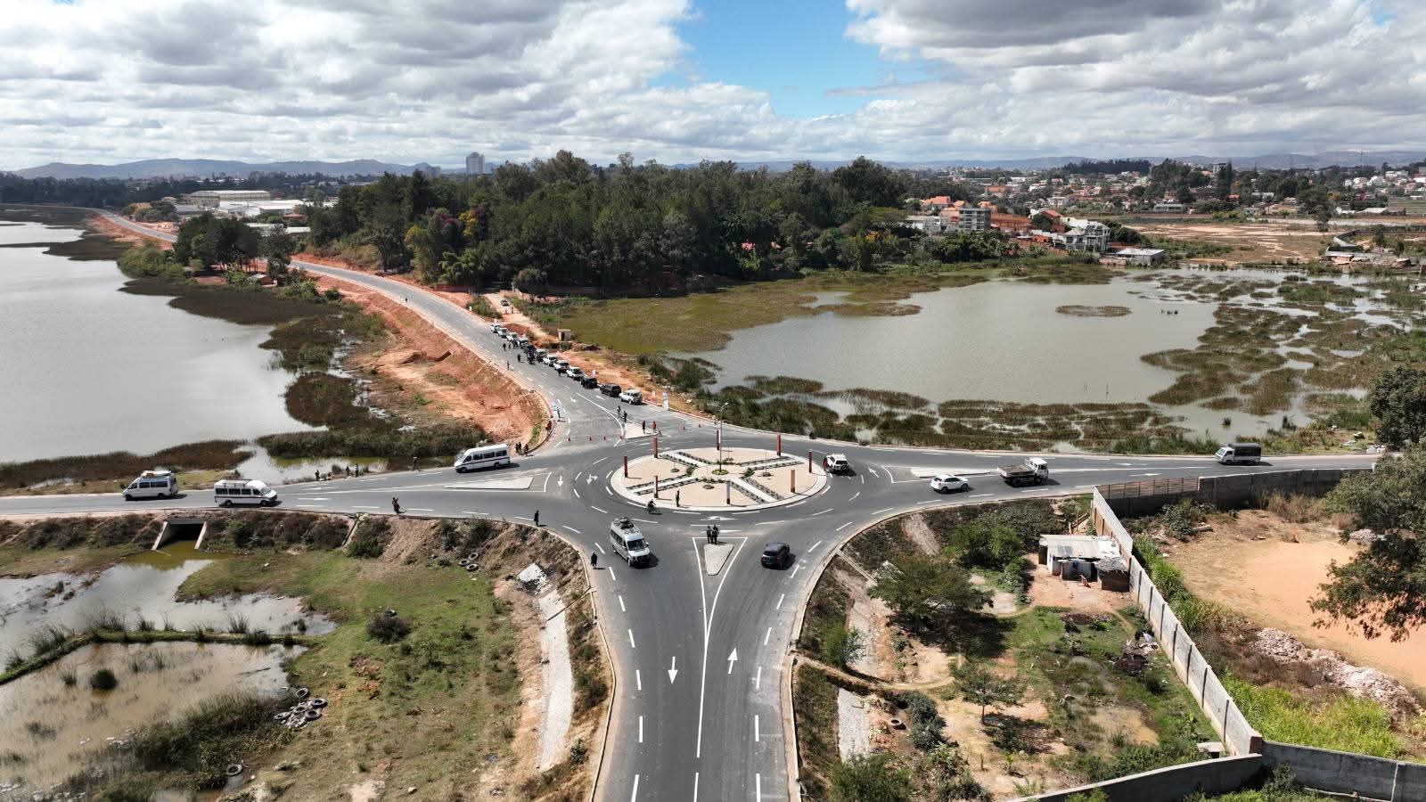 INFRASTRUCTURES ROUTIÈRES – La portion de la “Voie Rapide” entre Ivato ...